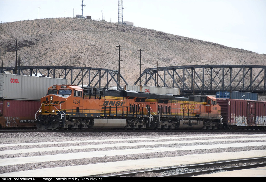 BNSF 4224
